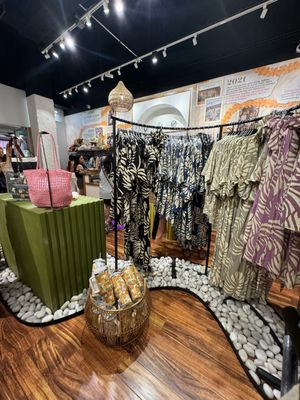 LEXBREEZY - Updated October 2025 - 29 Photos - 98 - 1005 Moanalua Rd ...