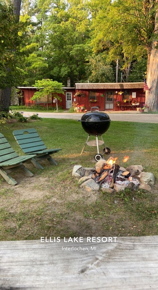 ELLIS LAKE RESORT - Updated July 2025 - 15 Photos & 14 Reviews - 8440 ...