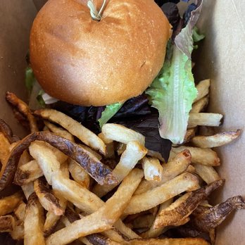 TRAD ROOM - Updated July 2024 - 345 Photos & 179 Reviews - 266 Malcolm ...