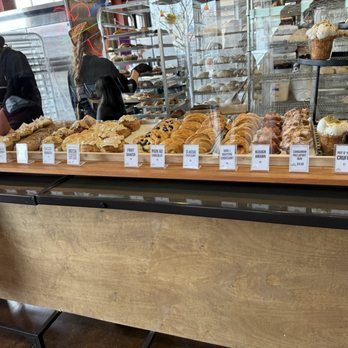 LE CROISSANT - Updated December 2025 - 45 Photos & 44 Reviews - 48 ...