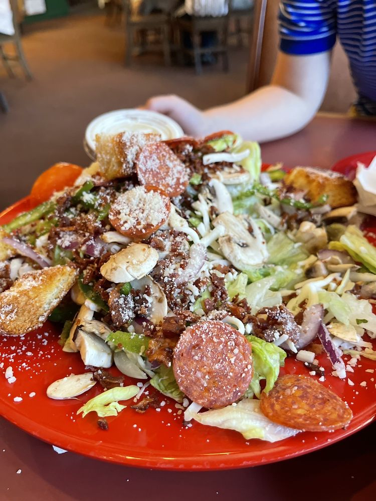 PAPA VITO’S BELLEVILLE - 70 Photos & 128 Reviews - 318 E Washington ...