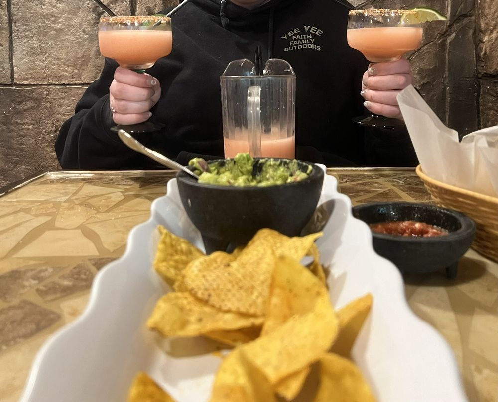 TELLO’S GRILLE & CAFE - Updated August 2024 - 100 Photos & 162 Reviews ...