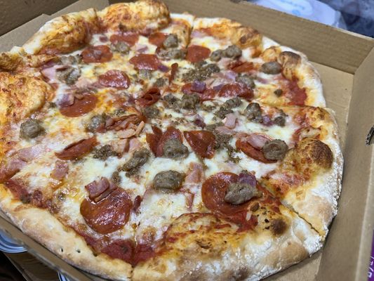 UNIVERSAL PIZZA - Updated August 2025 - 16 Reviews - 2226 N Charles G ...