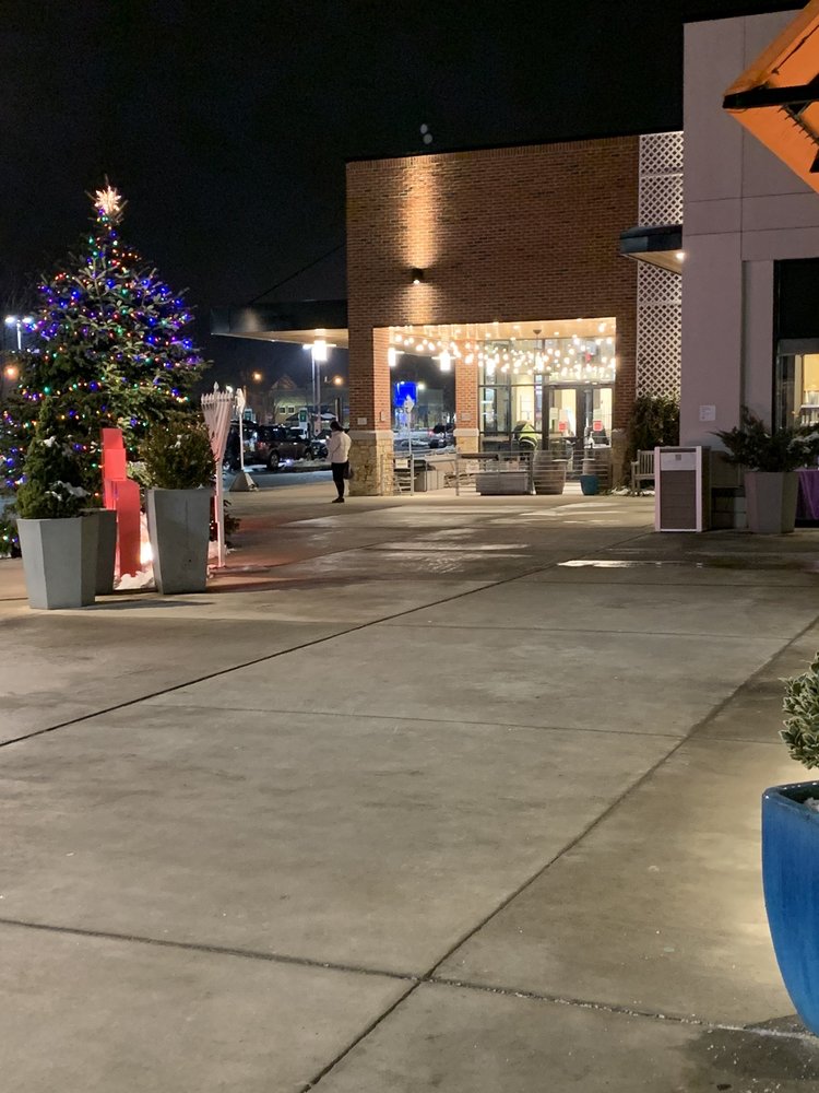 CLOSTER PLAZA - Updated September 2024 - 11 Photos - 19 Vervalen St ...