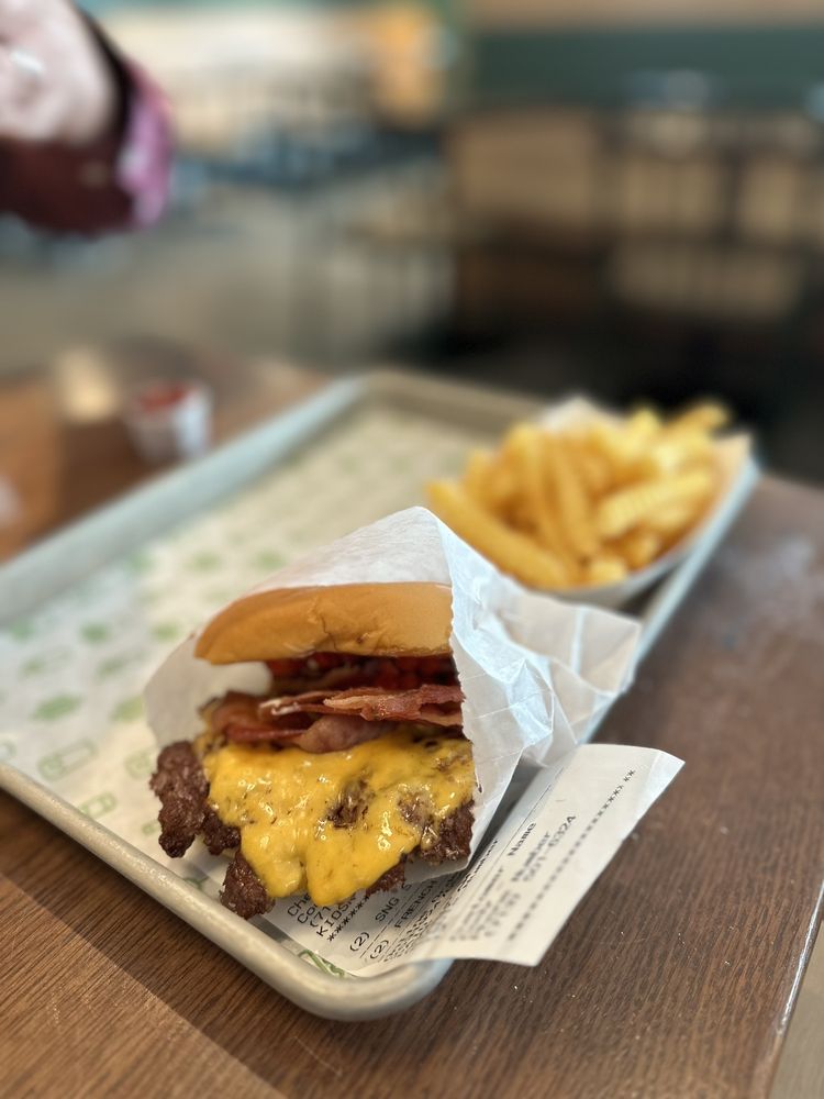 SHAKE SHACK KATY FREEWAY - Updated May 2026 - 101 Photos & 97 Reviews ...
