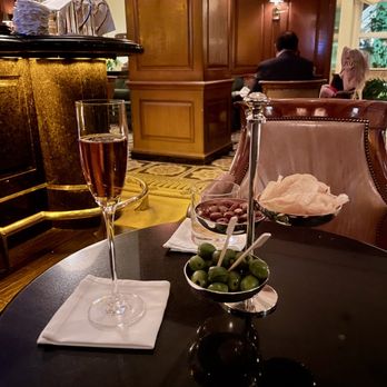 THE CLUB BAR AT THE PENINSULA BEVERLY HILLS - Updated February 2025 ...