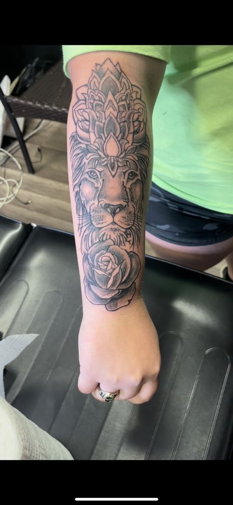 OUTLAW INK TATTOO STUDIO & ART GALLERY - Updated April 2025 - 12 Photos ...