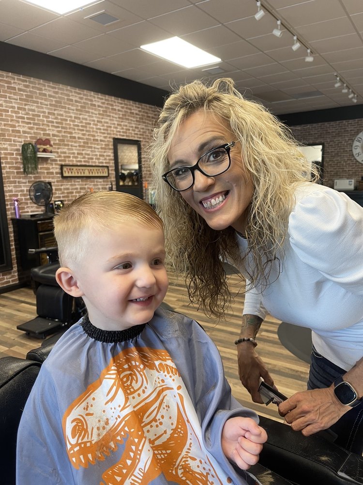 CHAMP’S CUTS - Updated December 2025 - 14 Photos - 6501 US Hwy 431 ...