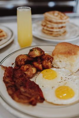 DILLY DINER - Updated October 2025 - 851 Photos & 637 Reviews - 402 E ...