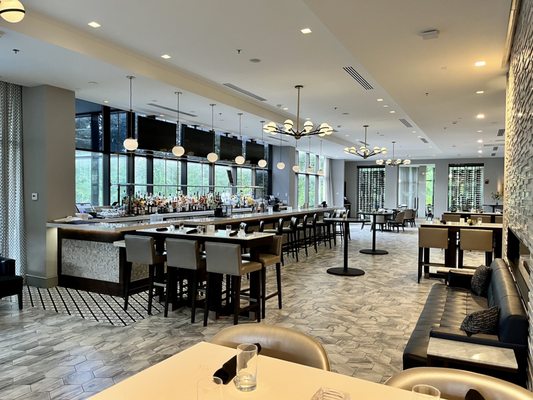 DOUBLETREE BY HILTON HOTEL CHARLOTTESVILLE - Updated April 2024 - 208 ...