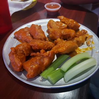 WINGZUP - Updated October 2025 - 483 Photos & 546 Reviews - 1000 E 41st ...