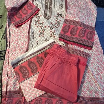 MUSA COLLECTION - Updated July 2025 - 17 Photos - 2655 W Devon Ave ...