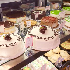 REILLY’S BAKERY - Updated July 2024 - 43 Photos & 61 Reviews - 232 Main ...