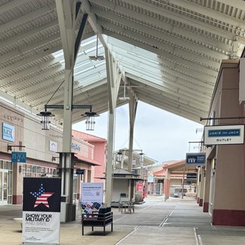 CHICAGO PREMIUM OUTLETS - Updated September 2025 - 424 Photos & 420 Reviews - 1650 Premium ...