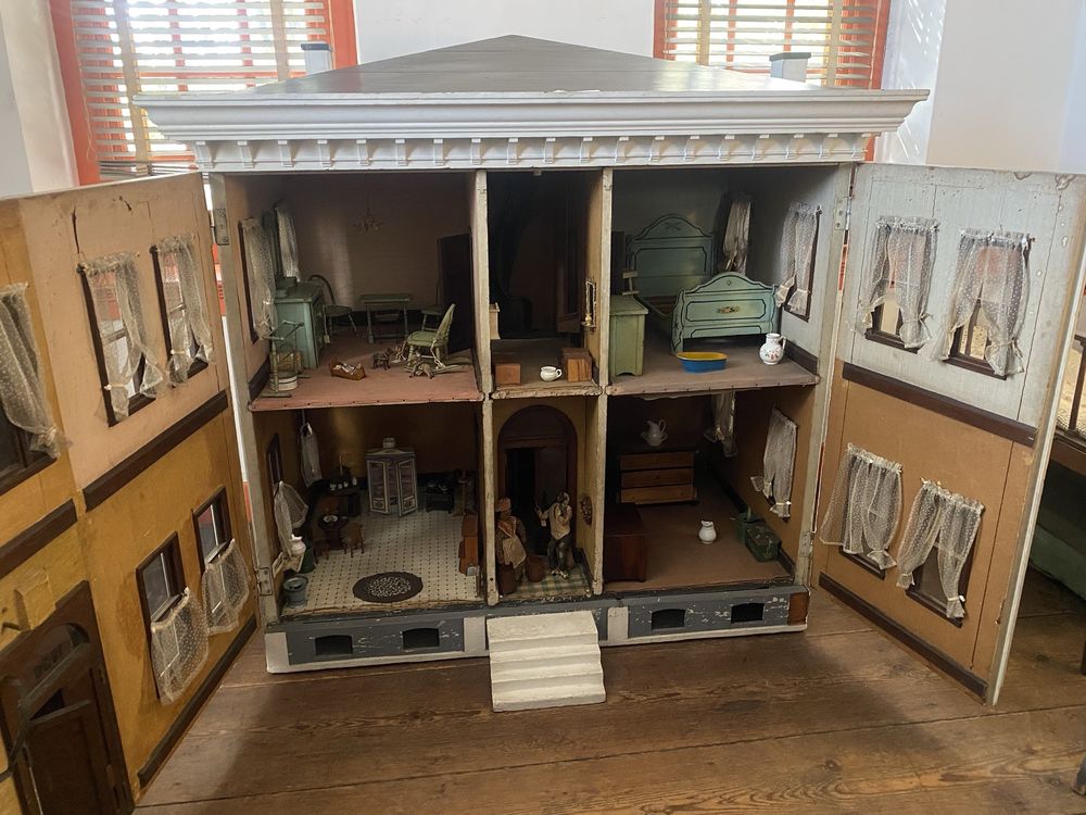 GRUMBLETHORPE - Updated January 2025 - 5267 Germantown Ave ...