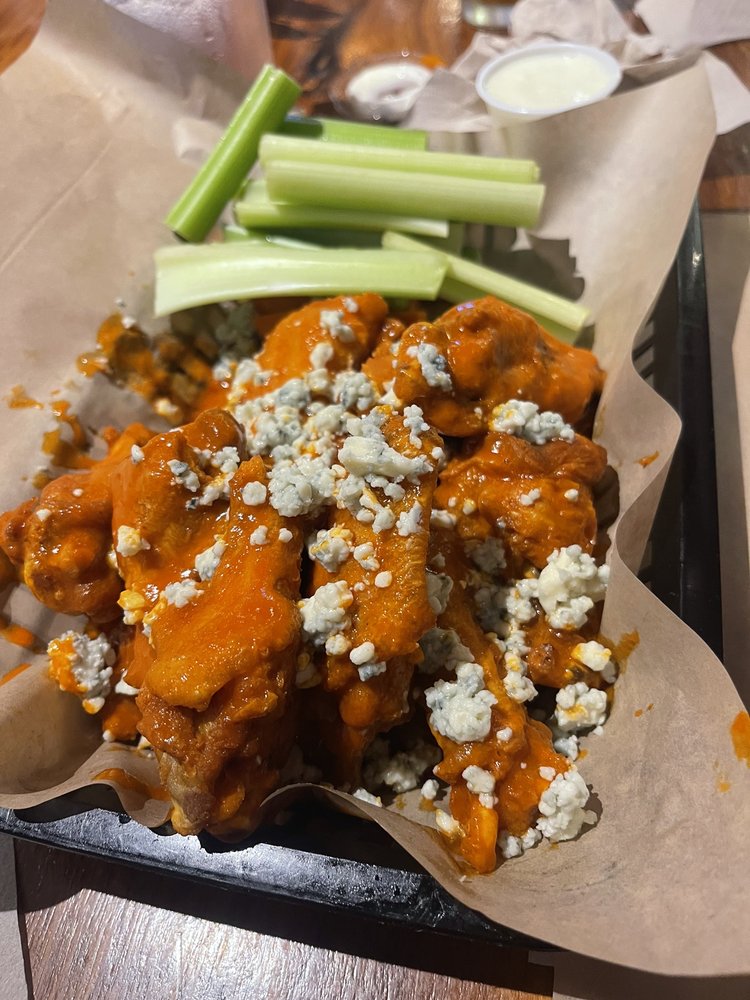 ZOOKY’S SPORTS TAVERN - Updated December 2025 - 83 Photos & 95 Reviews ...