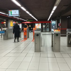 DUOMO M1 M3 - 24 Photos - Piazza del Duomo, Milano, Italy - Metro ...