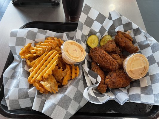 HANGRY JOE’S HOT CHICKEN AND WINGS - 26 Photos & 21 Reviews - 1025 N ...