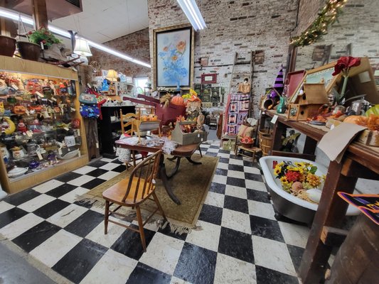 LUMBER MILL ANTIQUE MALL - Updated December 2025 - 34 Photos & 18 ...