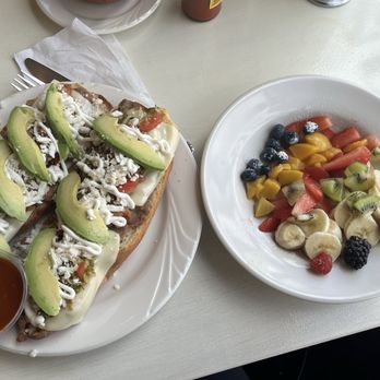 DULCE MAMI CAFÉ RIVERSIDE - Updated December 2025 - 115 Photos & 52 ...