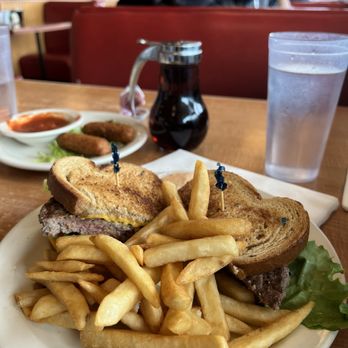 LIL’ JON RESTAURANT & LOUNGE - Updated September 2024 - 575 Photos ...