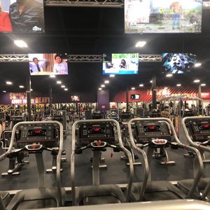 CRUNCH FITNESS - WHITE STATION - 15 Photos - 827 S White Station Rd ...