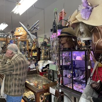 COLD SPRING ANTIQUES CENTER - Updated December 2025 - 25 Photos & 11 ...