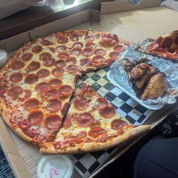 CHECKERS PIZZA - Updated May 2025 - 23 Photos & 25 Reviews - 879 W Main ...