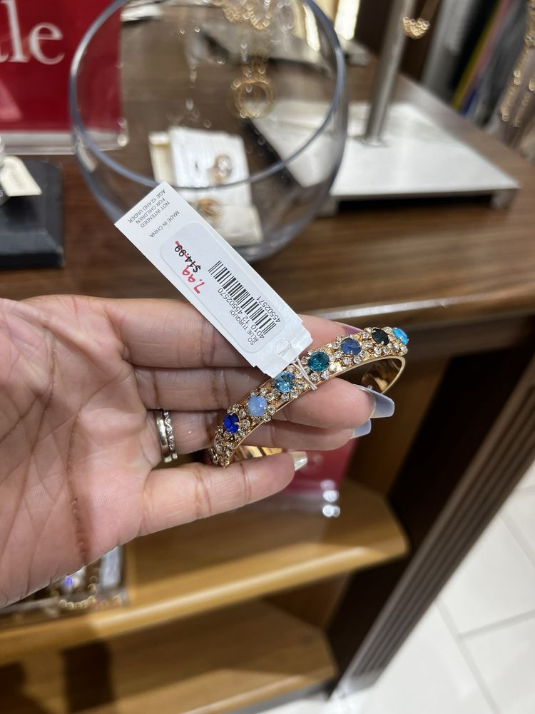 VERSONA ACCESSORIES - Updated October 2025 - 15 Reviews - 8161 Brier ...