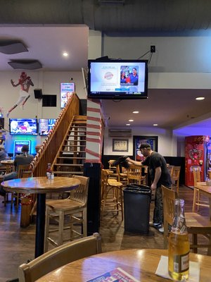 HOOPS GRILL & SPORTS BAR - Updated September 2024 - 162 Photos & 75 ...
