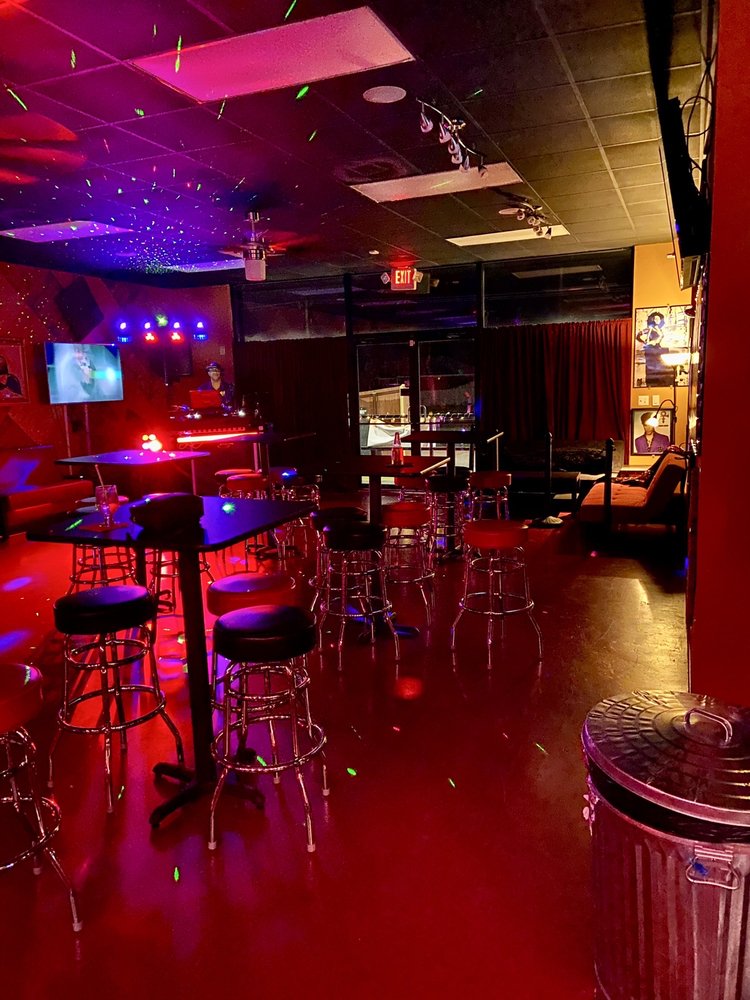 Ol Girls Lounge Updated March 2025 18 Photos 403 E Stan Schlueter Lp Killeen Texas