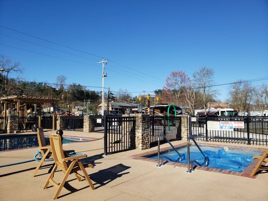 RIVEREDGE RV PARK - 25 Photos & 16 Reviews - Campgrounds - 4220 Huskey ...