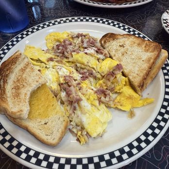 NUTCRACKER FAMILY RESTAURANT - Updated October 2025 - 197 Photos & 219 ...