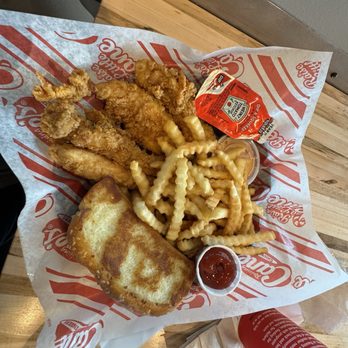 RAISING CANE’S CHICKEN FINGERS - Updated July 2025 - 234 Photos & 170 ...
