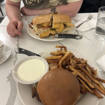 NOOKIES ON WELLS - Updated August 2025 - 461 Photos & 881 Reviews ...