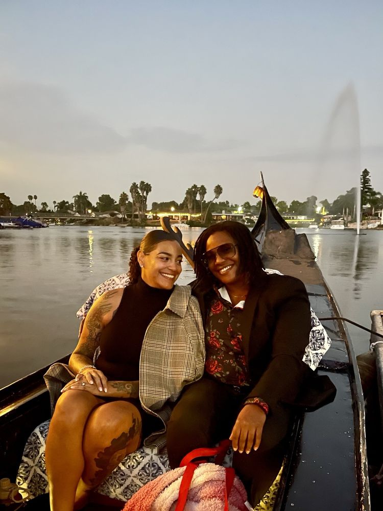 BLACK SWAN GONDOLA - Updated May 2025 - 271 Photos & 153 Reviews - 1035 ...