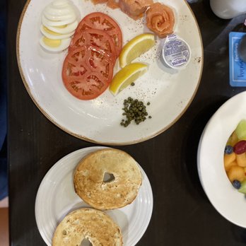 BRISA BISTRO - Updated October 2025 - 39 Photos & 21 Reviews - 1601 ...