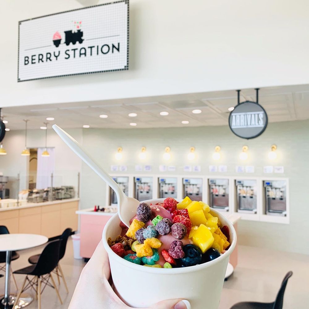 BERRY STATION FROZEN YOGURT AND GRATEFUL DONUT - 55 Photos & 17 Reviews ...
