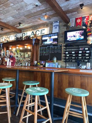REEL BAR - Updated July 2024 - 44 Photos & 70 Reviews - 461 Catawba Ave ...