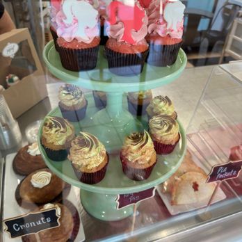 FROSTED CAKERY - Updated November 2024 - 452 Photos & 348 Reviews ...