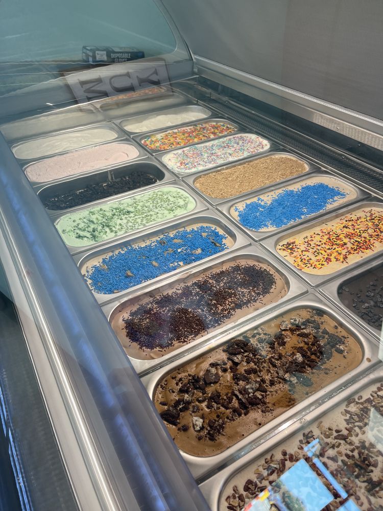 WAYLON’S HANDCRAFTED - 3979 S Main St, Akron, Ohio - Yelp - Ice Cream ...