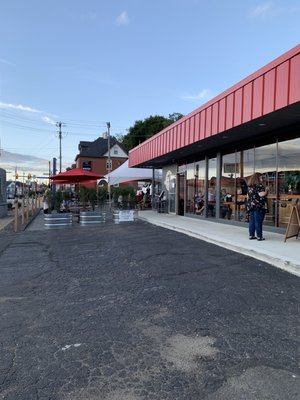 OFF THE RAILS BARBEQUE & DRAFTHOUSE - Updated September 2024 - 90 ...