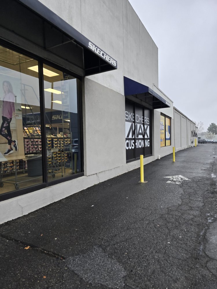 SKECHERS WAREHOUSE OUTLET - Updated October 2025 - 115 Route 22 E ...