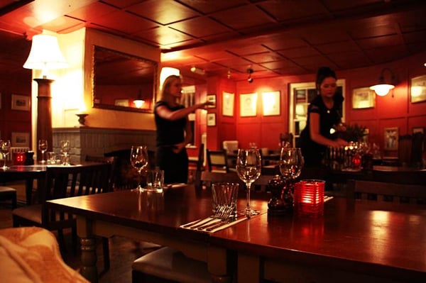 THE SPRING INN - Updated August 2025 - 35 Photos - Bath Road, Reading ...