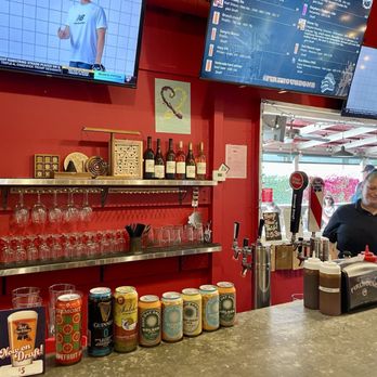 FIREHOUSE QUE & BREW - Updated December 2025 - 374 Photos & 610 Reviews ...