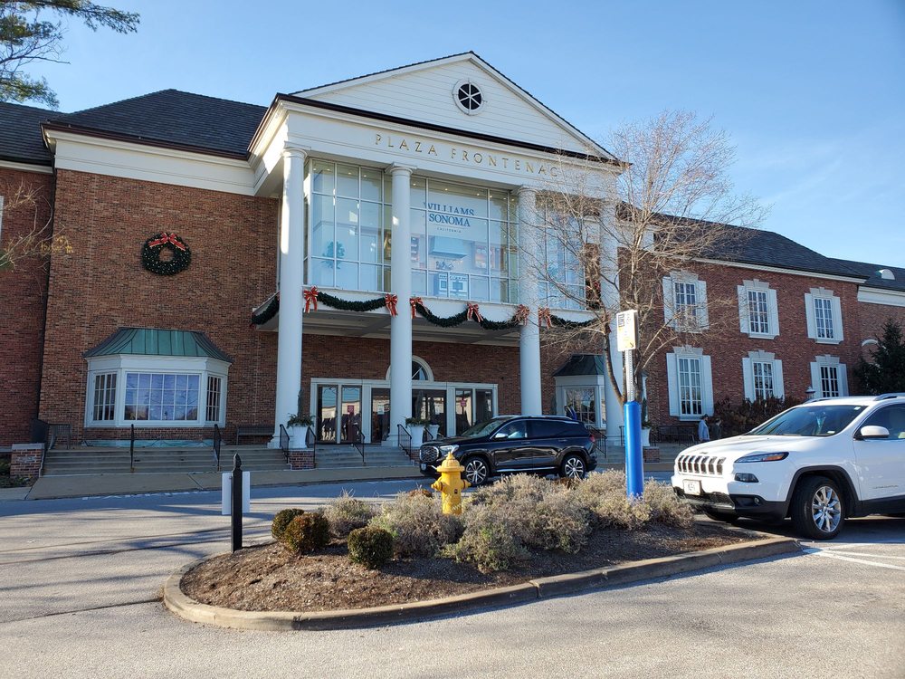 PLAZA FRONTENAC - Updated February 2025 - 108 Photos & 70 Reviews ...