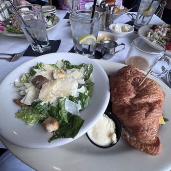 BRIGHTON BAR & GRILL - Updated January 2026 - 258 Photos & 417 Reviews ...