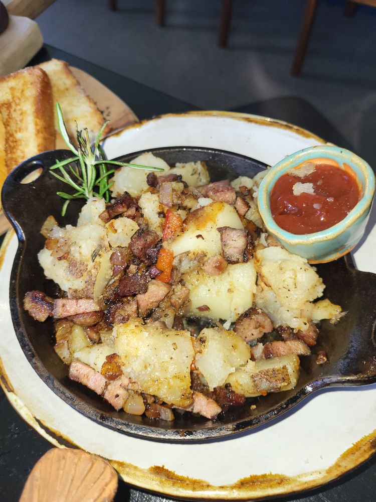 THE BEAR TAPHOUSE & CAFE - Updated July 2024 - 16 Photos & 15 Reviews ...