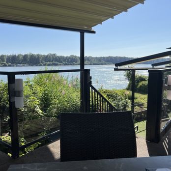 KINGFISHERS WATERFRONT BAR & GRILL - Updated December 2025 - 80 Photos ...