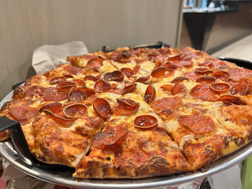 ROUND TABLE PIZZA - Updated December 2025 - 77 Photos & 65 Reviews ...